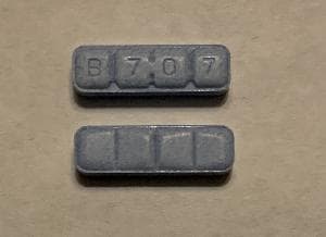 Pill Finder: B 7 0 7 Blue Rectangle - Medicine.com